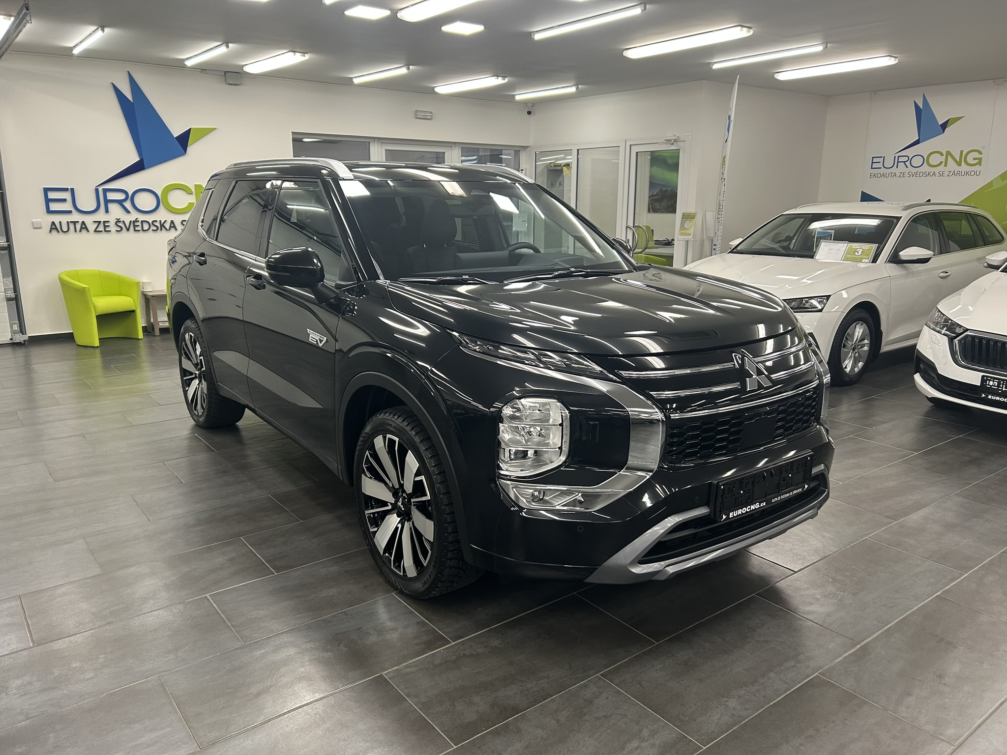 Mitsubishi Outlander Instyle PHEV 4WD 2025 - EuroCNG